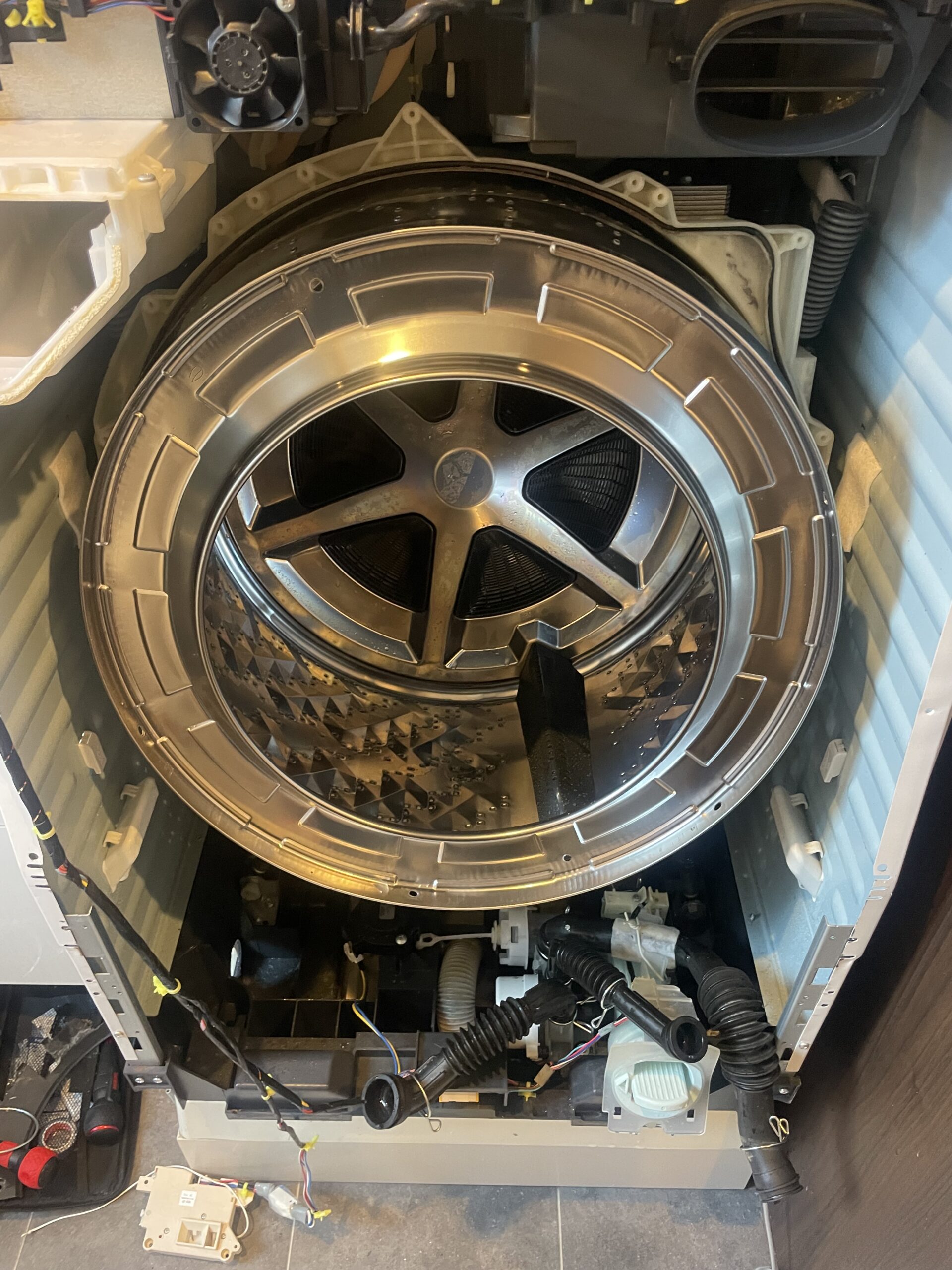 Panasonic NA-VX8700Lエラーコード『U11』排水異常ホースにティッシュ詰まり！！ | ドラム式洗濯機分解クリーニング修理専門店/便利屋BUZZ