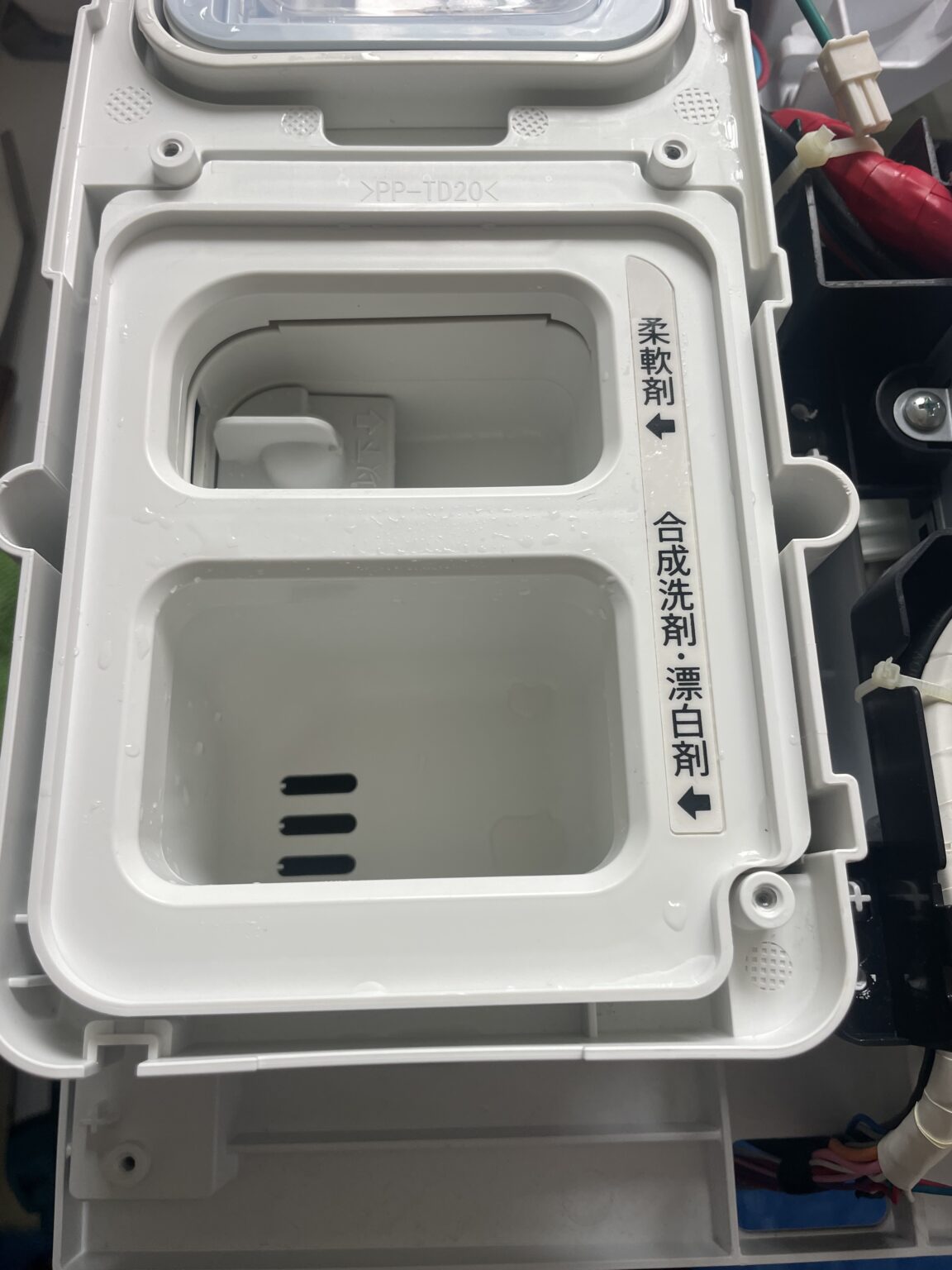 SHARP ES-W114の乾燥不良はダクトの埃詰まりが原因？風が出てない時はここをチェック！ | ドラム式洗濯機分解クリーニング修理専門店/便利屋BUZZ